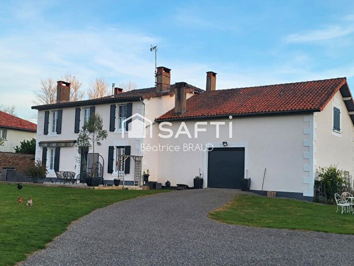 Maison à vendre - Chabanais - 6 pièces - 3 chambres