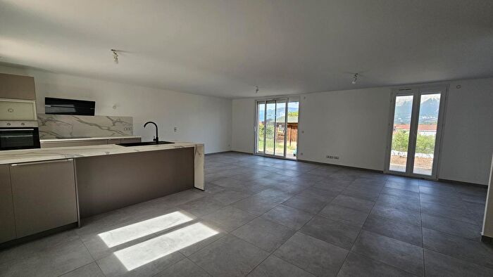 Maison 5 pièces à Le Versoud, à louer