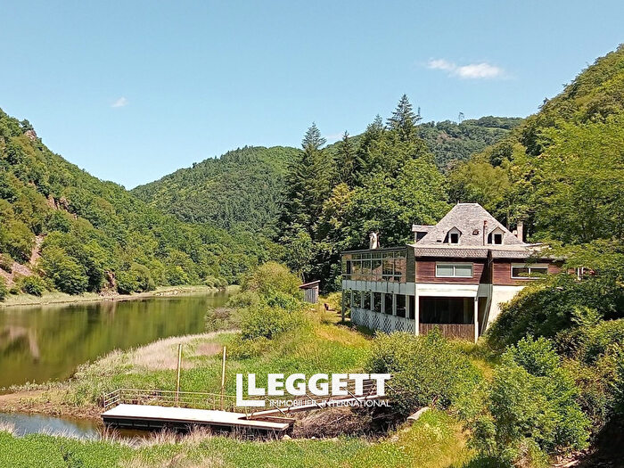 Pleaux : Maison 14 pièces à vendre