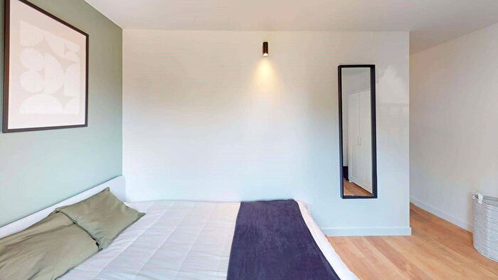 Appartement à louer - Garibaldi-Ottino-Porte de Saint Ouen, Saint-Ouen - 1 pièce