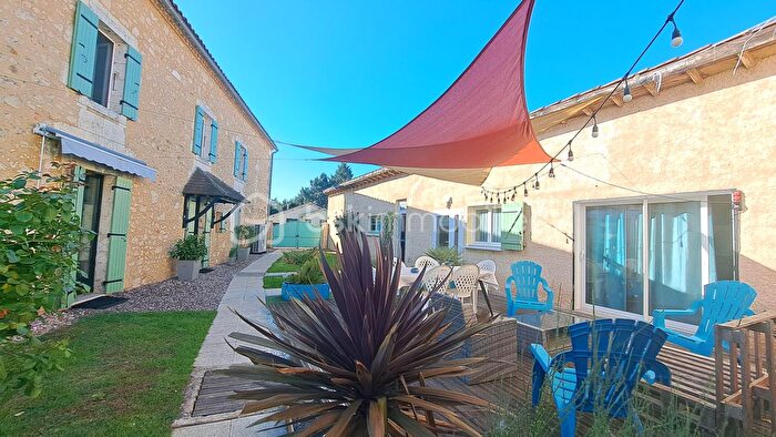 Maison à vendre - Montpon-Ménestérol - 8 pièces - 7 chambres