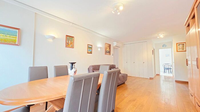 Appartement à vendre - Bourges, Aéroport, Vauvert, Pierrelay, Pissevieille - 3 pièces - 2 chambres