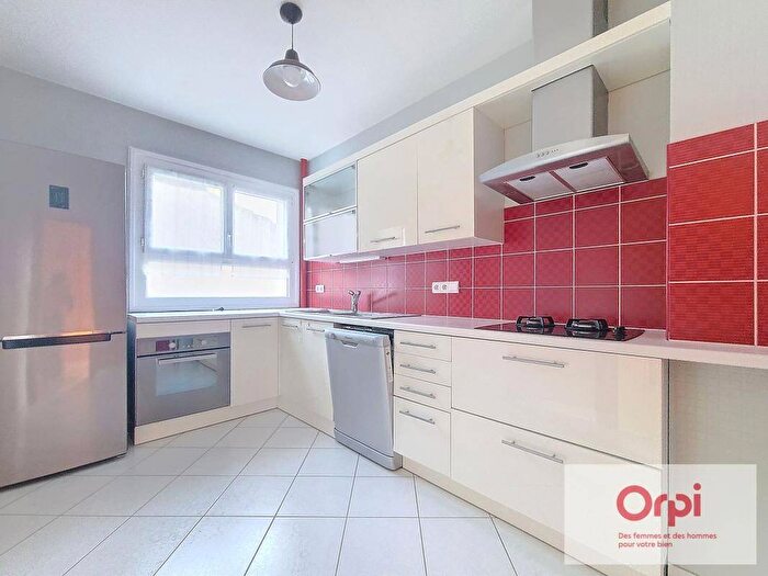 Appartement à louer - Montgacher-Cordeliers, Montluçon - 3 pièces - 2 chambres