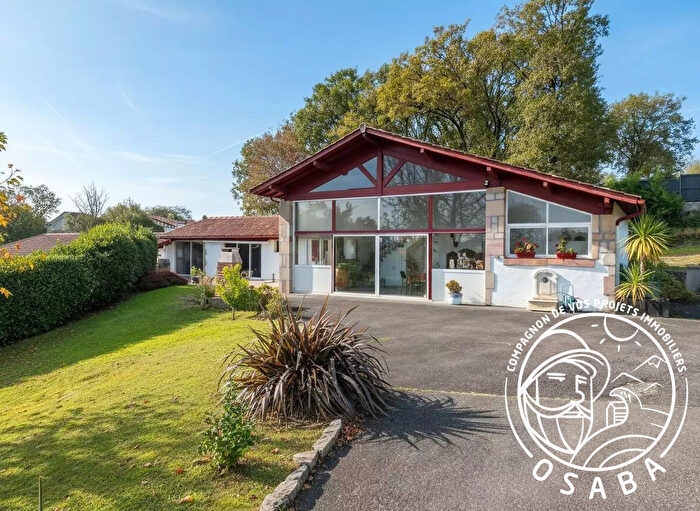 Maison à vendre - Ustaritz - 6 pièces - 5 chambres