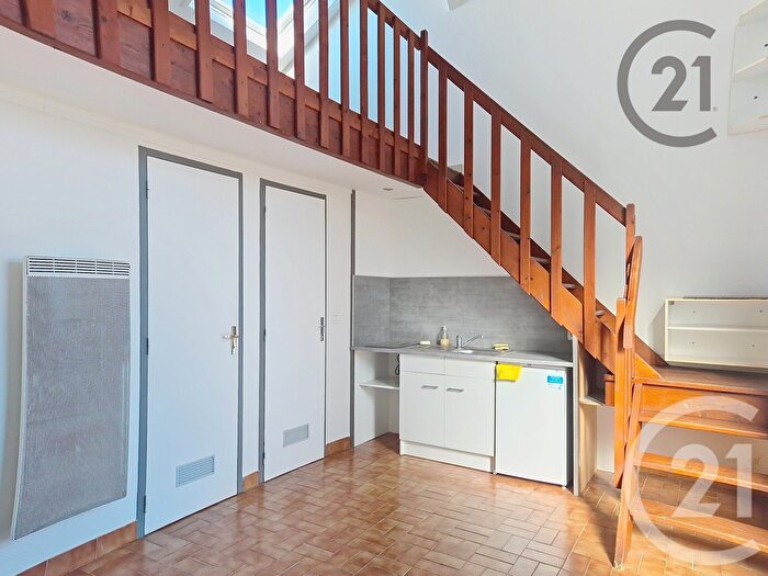 Appartement à louer - Montereau-Fault-Yonne, Ville basse - 1 pièce