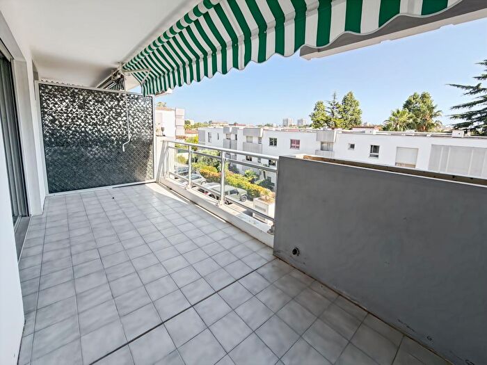 Appartement 1 pièce à Antibes, Rabiac, Carriat, Les Semboules, Les Brusquets, à louer