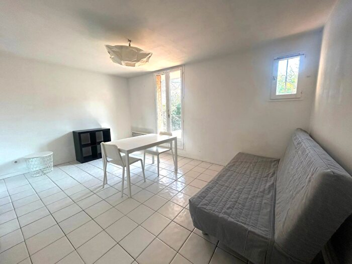 Appartement à louer - Aix-en-Provence, Saint-Donat, Les Platanes - 1 pièce