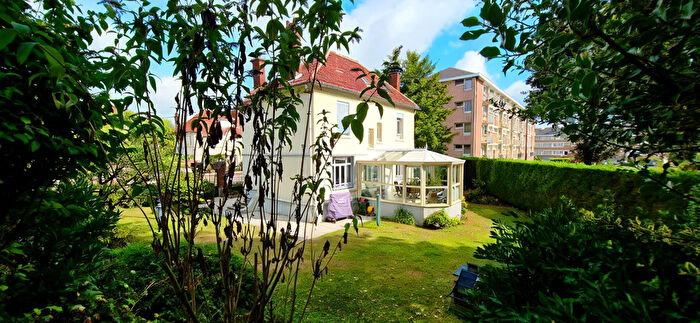 Le Quesnoy : Maison 7 pièces à vendre