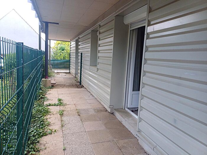 Appartement à louer - Noyon, Est - 3 pièces - 2 chambres