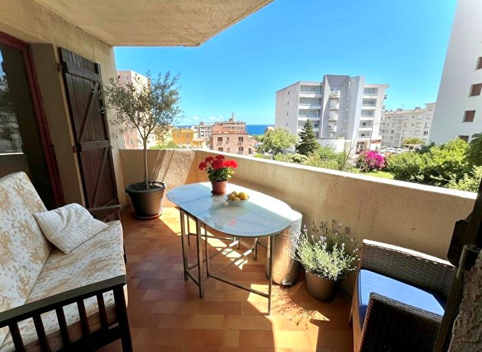 Appartement à vendre - Bastia, Centre-ville, Cardo - 3 pièces - 2 chambres