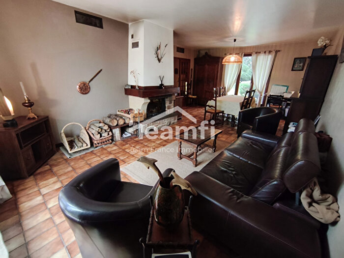 Maison à vendre - Saint-Caprais - 4 pièces - 3 chambres