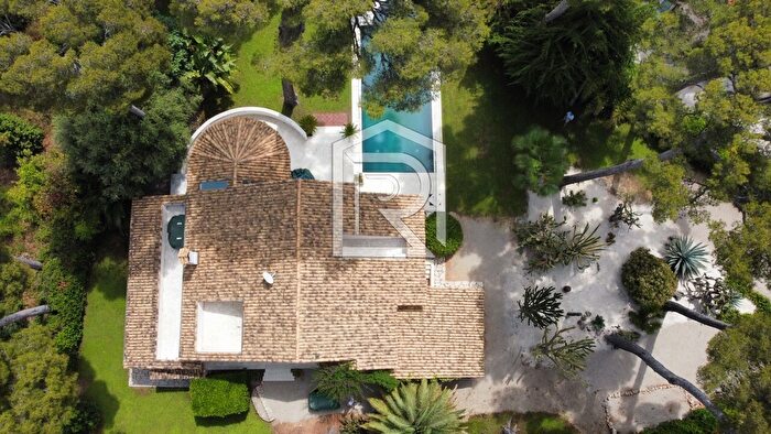 Maison à vendre - Antibes, Juan-les-Pins, Le Cap - 7 pièces - 5 chambres