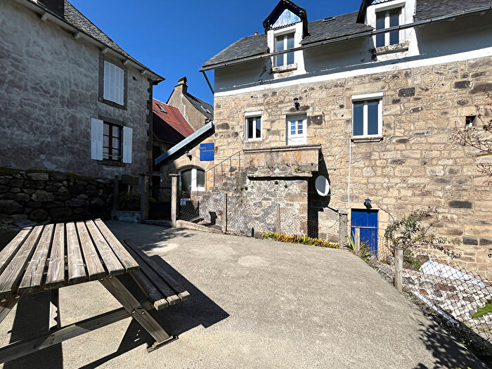 Maison à vendre - Saint-Jacques-des-Blats - 4 pièces - 3 chambres