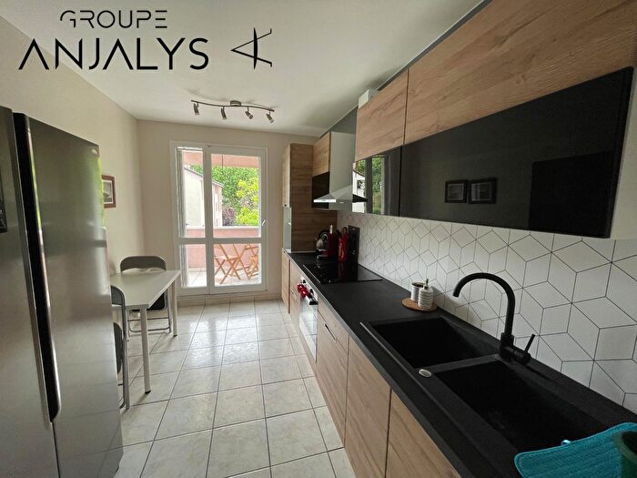 Appartement à louer - Villefranche-sur-Saône, Ouest - 3 pièces - 2 chambres