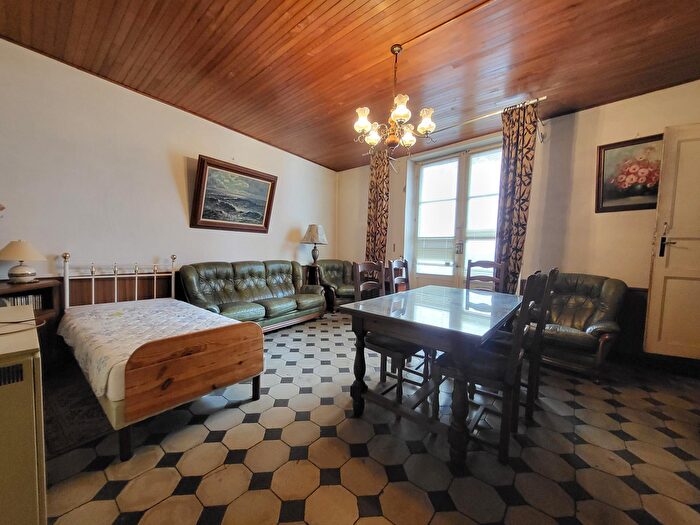 Maison à vendre - Les Vans - 8 pièces - 5 chambres