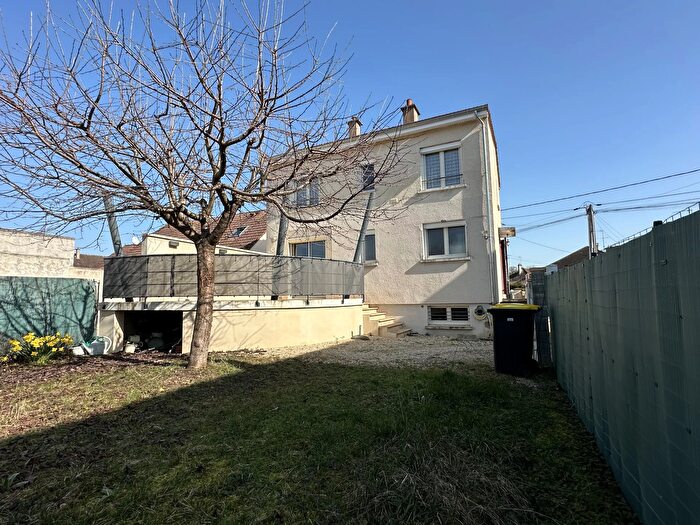 Maison à vendre - Champs-sur-Yonne - 6 pièces - 4 chambres