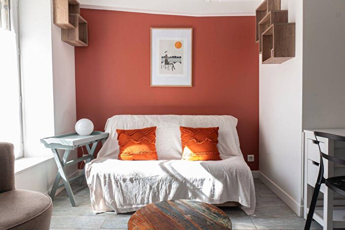 Appartement à louer - Saint Merri, Paris ème arrondissement - 4 pièces - 3 chambres