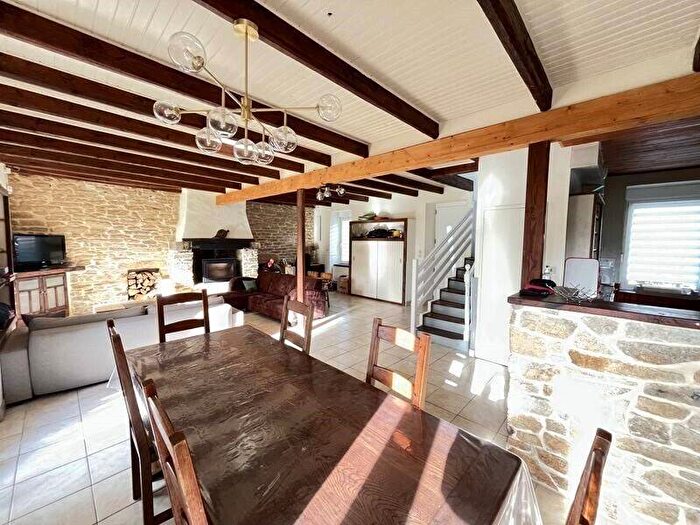 Maison 5 pièces à Ploudalmézeau, à louer