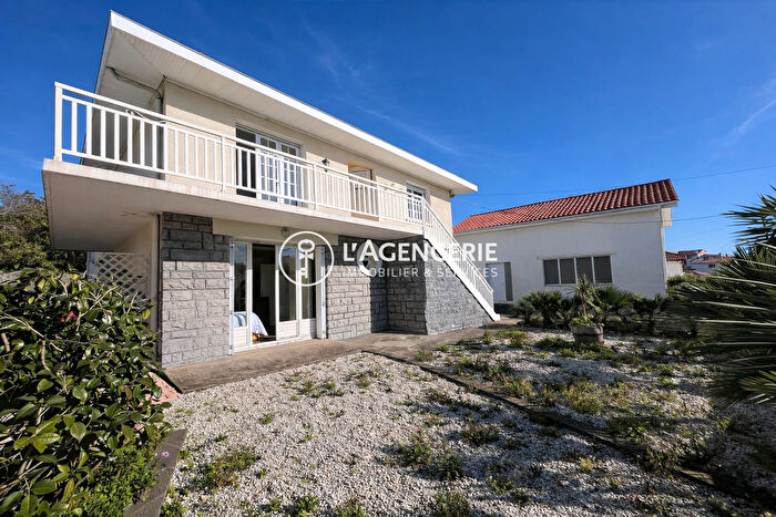 Maison à vendre - Biarritz - 8 pièces - 7 chambres