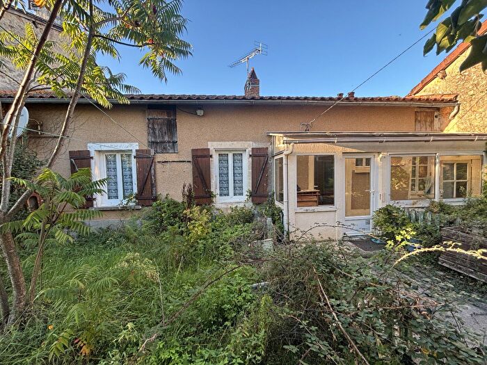 Saint-Gourson - Maison 5 pièces à vendre
