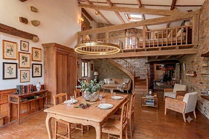 Maison 9 pièces à Sauveterre-de-Rouergue, à vendre