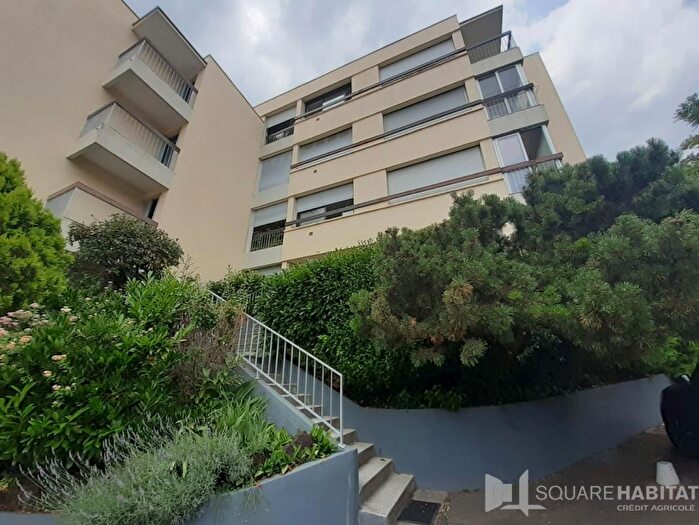 Appartement à louer - Chamalières, Hauteurs de Chamalières, Les Savarounes - 3 pièces - 3 chambres