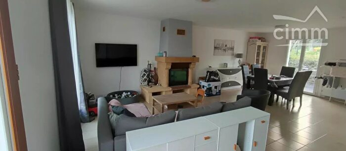 Maison à vendre - Saint-Hilaire-la-Gravelle - 4 pièces - 3 chambres