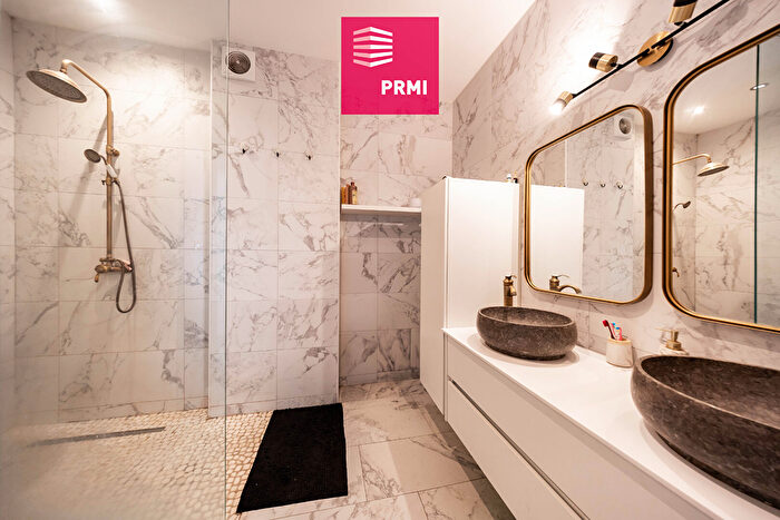 Appartement à vendre - Saint-Denis, Centre-ville - 4 pièces - 3 chambres