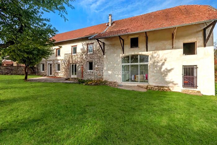 Maison 8 pièces à Sermérieu, à vendre