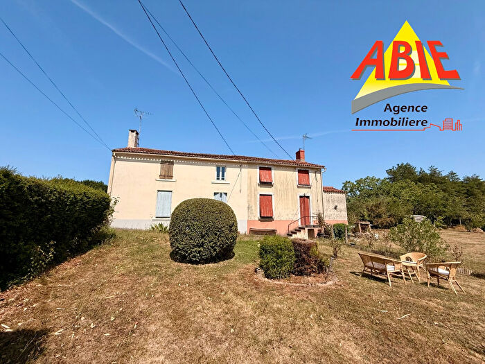 Saint-Laurent-de-la-Salle : Maison 8 pièces à vendre