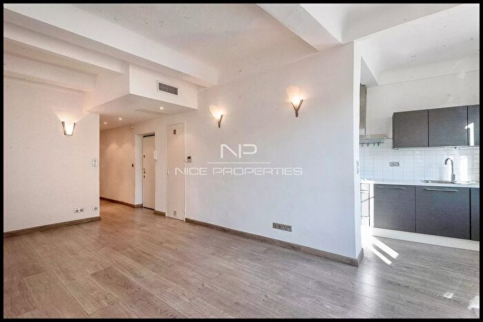 Appartement à vendre - Nice, Centre-ville - 3 pièces - 2 chambres