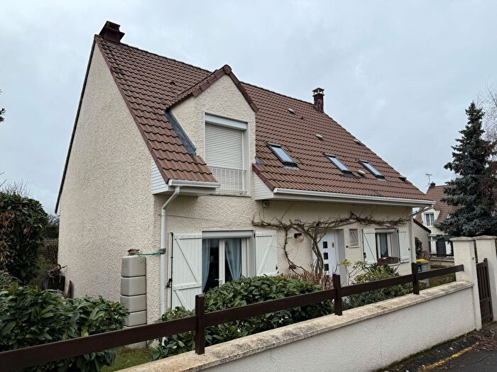 Maison 7 pièces à Mandres-les-Roses, à vendre