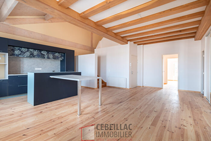 Appartement à louer - Issoire, Centre-ville, Barrière - 4 pièces - 3 chambres