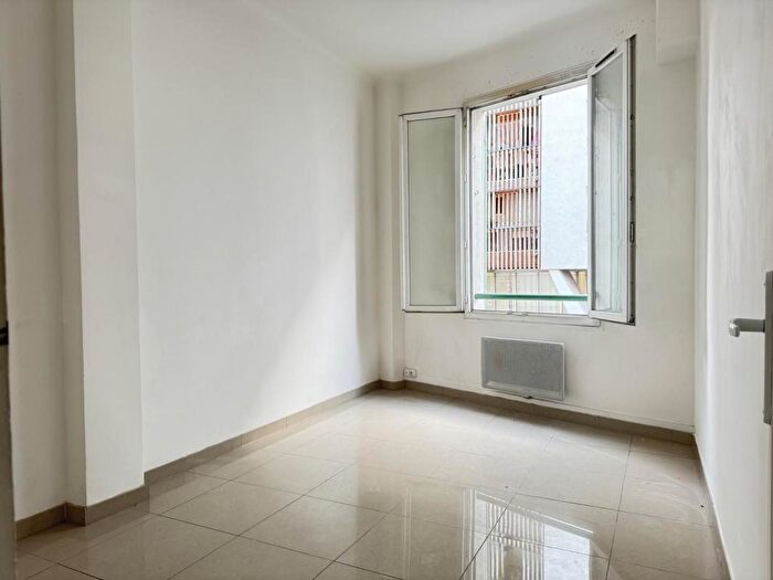 Appartement à louer - Marseille e , Saint-Pierre - 1 pièce