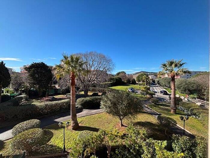 Appartement à louer - Antibes - 4 pièces - 3 chambres