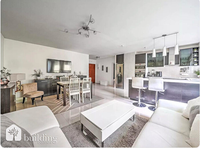 Appartement à vendre - Courbevoie, Hôtel de ville - 3 pièces - 2 chambres