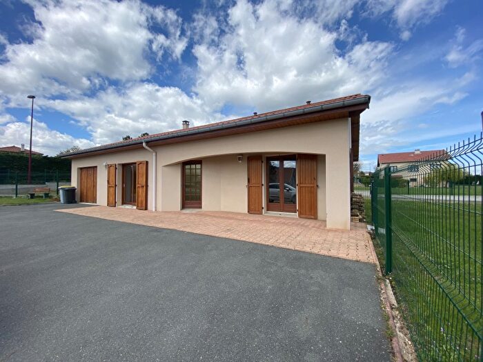 Maison 4 pièces à louer - Essertines-en-Châtelneuf