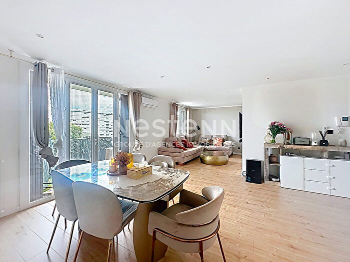 Appartement 4 pièces à Bron, Bron Piscine, Le Lessivas, à vendre