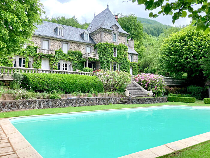 Maison 10 pièces à vendre - Anglards-de-Salers