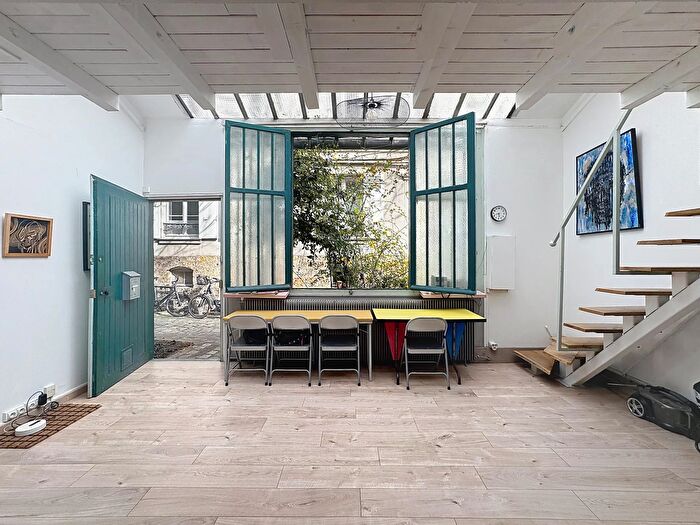 Appartement à vendre - Paris e , Montmartre, Sacré Coeur, Abbesses - 3 pièces - 1 chambre