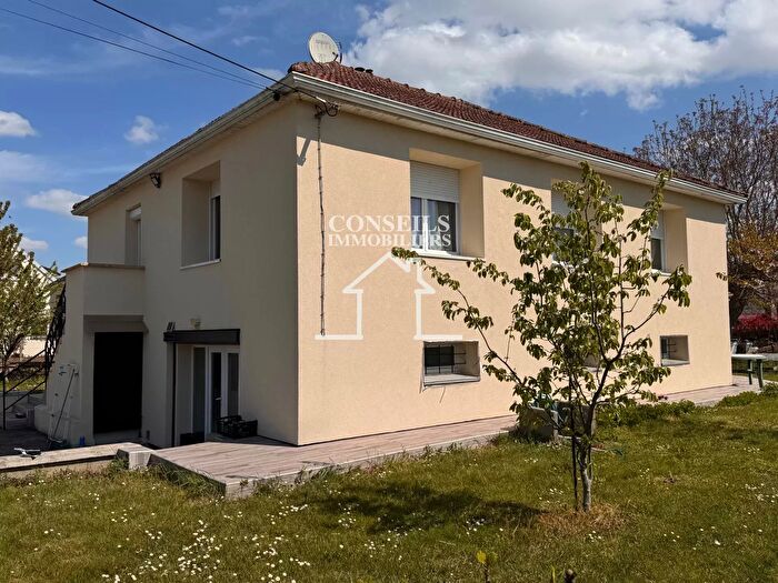 Maison à vendre - Villeneuve-sur-Yonne - 8 pièces - 4 chambres