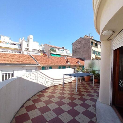 Appartement à louer - Fleurs-Gambetta, Nice - 2 pièces - 1 chambre