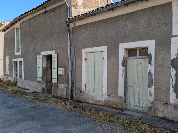 Maison à vendre - Mortagne-sur-Gironde - 6 pièces - 5 chambres