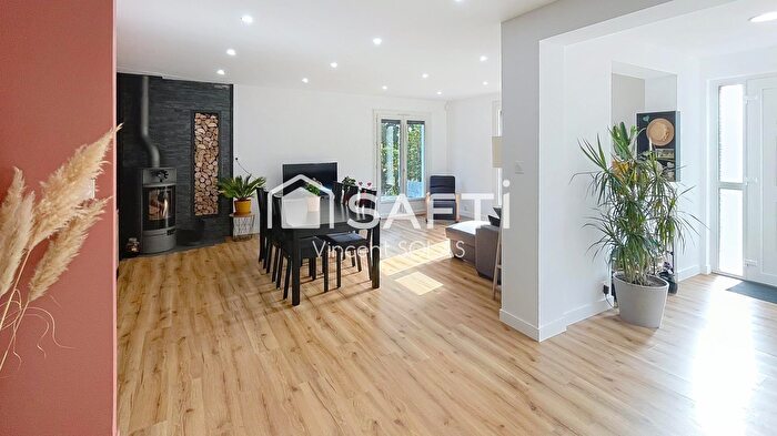Maison 7 pièces à Les Clouzeaux, à vendre
