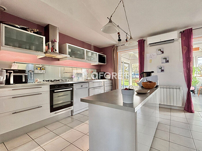 Maison à vendre - Nieul-lès-Saintes - 6 pièces - 5 chambres