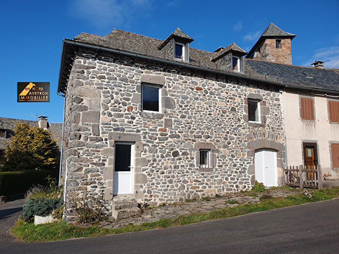 Maison à vendre - Alpuech - 4 pièces - 2 chambres