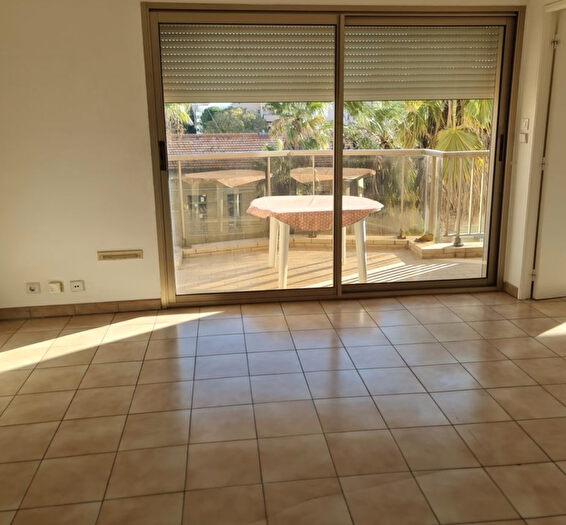 Appartement à louer - Hyères, Centre-ville - 2 pièces - 1 chambre