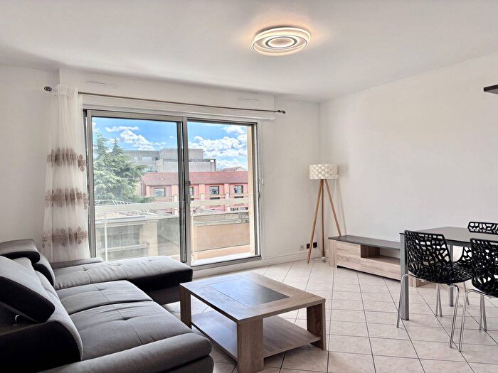 Centre I, Choisy-le-Roi : Appartement 2 pièces à louer