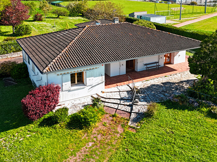 Tonnay-Boutonne : Maison 10 pièces à vendre