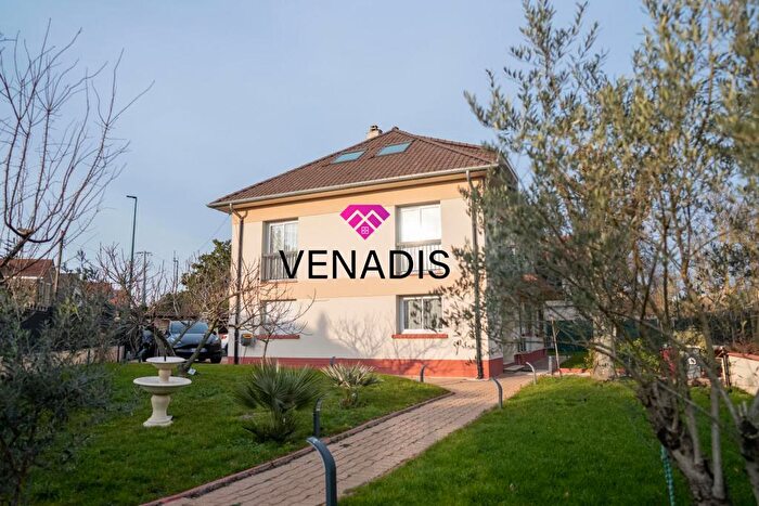 Maison à vendre - Vaires-sur-Marne - 10 pièces - 4 chambres